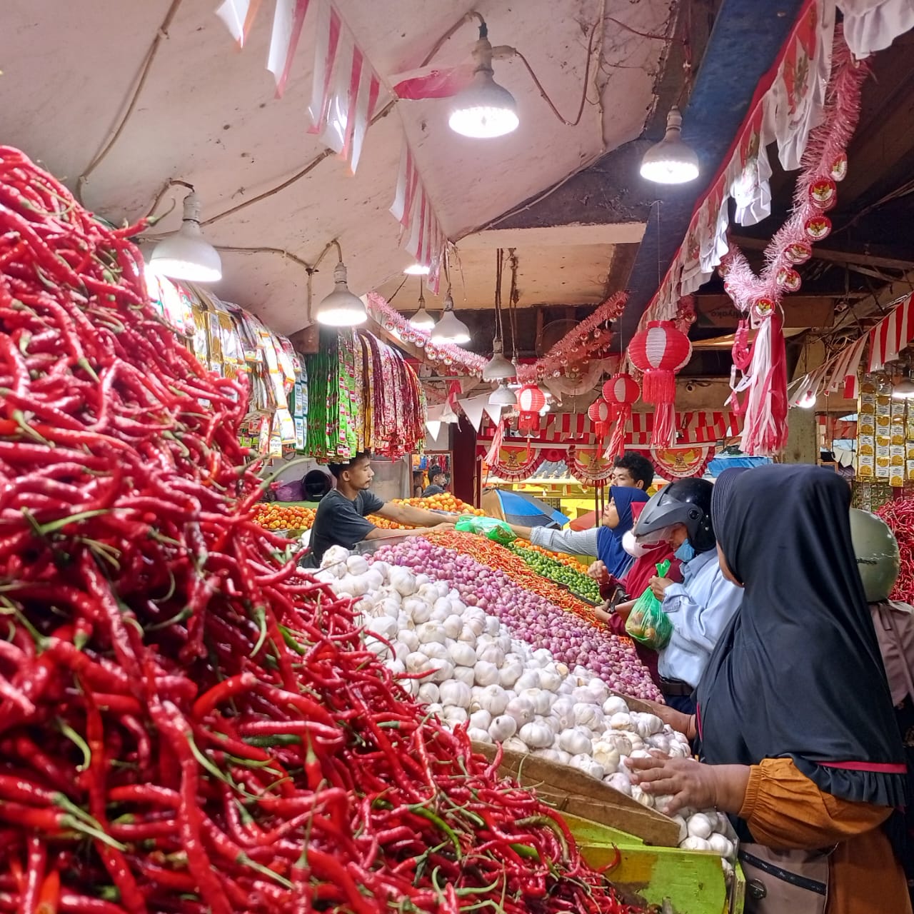 Harga Cabai dan Tomat di Pasar Ternate Turun Drastis - kadera.id